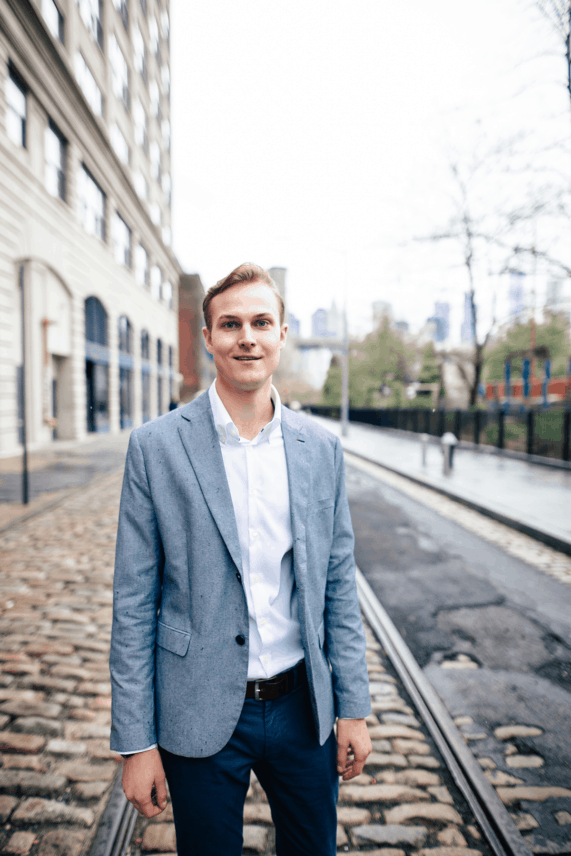 How To Create A LinkedIn Profile Picture That Gets Results [15+ Examples]