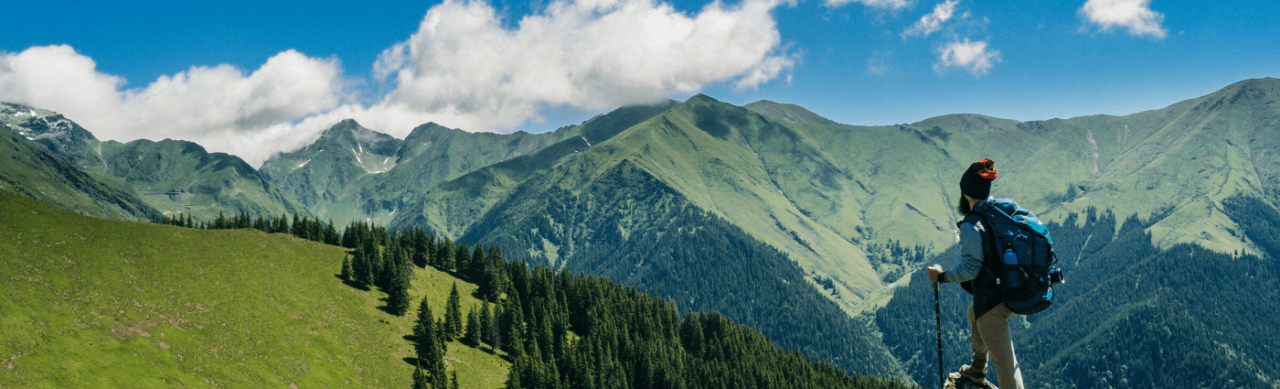 How To Craft An Amazing LinkedIn Cover Photo [15+ Ideas & Examples]